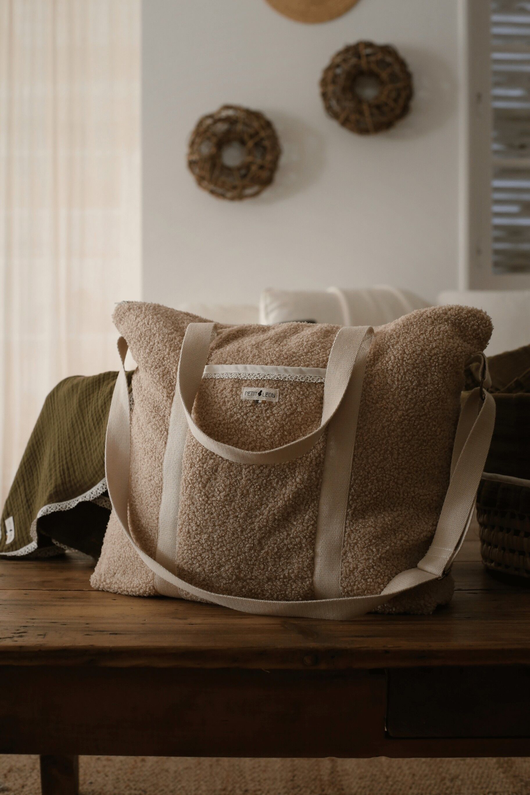 Buy wholesale Petit Leon - Teddy changing bag - Beige