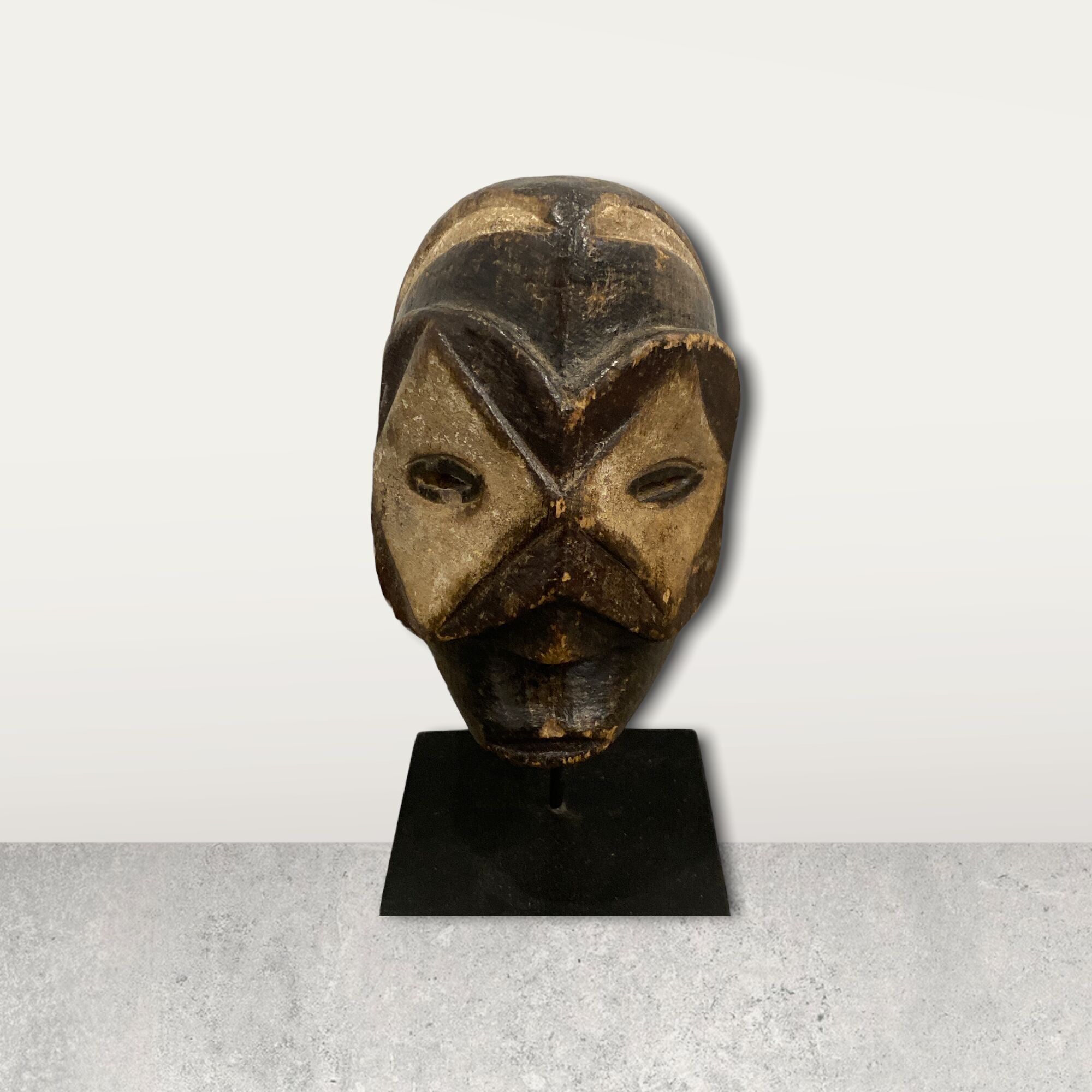 Buy wholesale Small African mask on stand