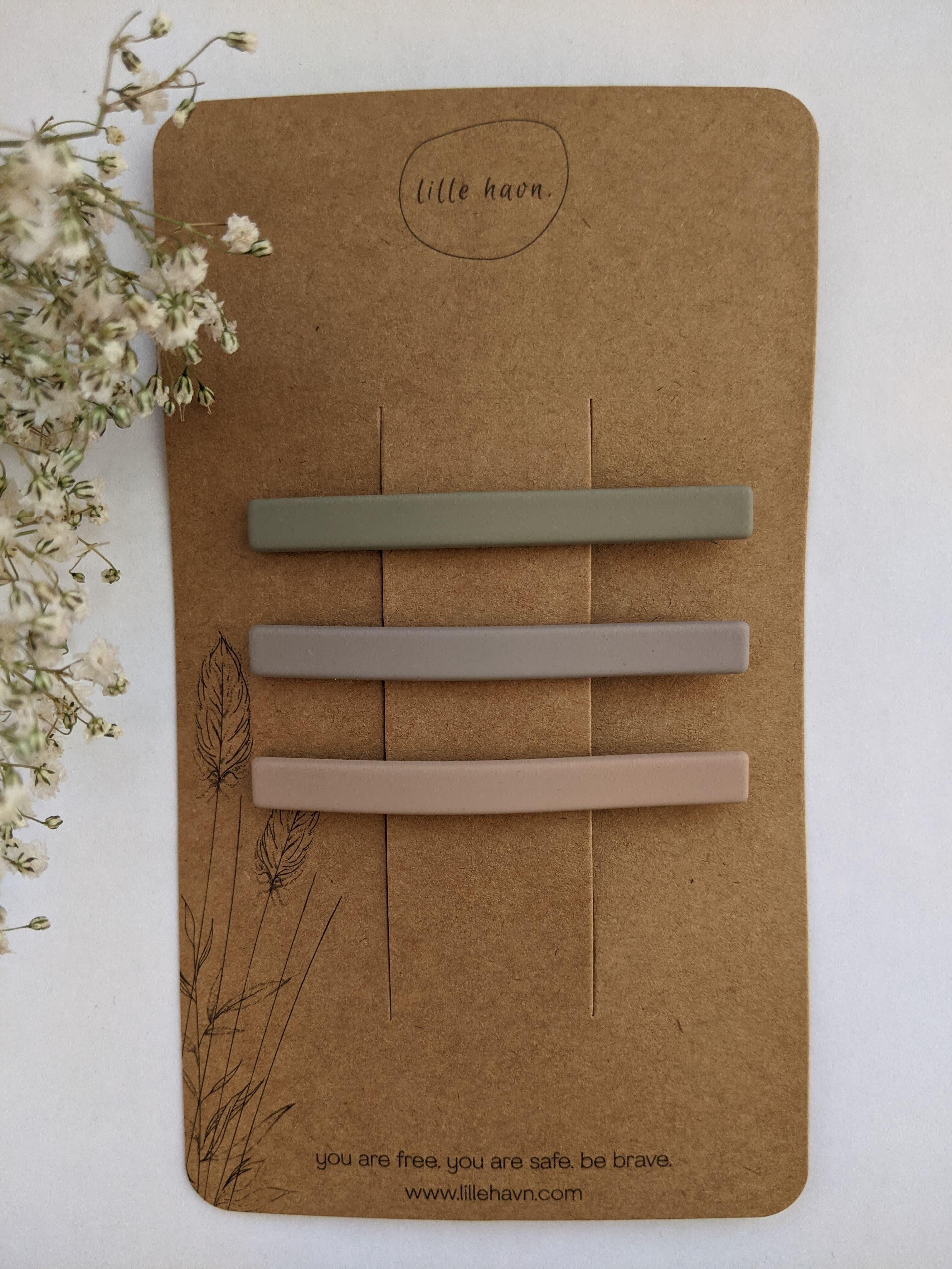 Buy wholesale Hair clips in a reduced design