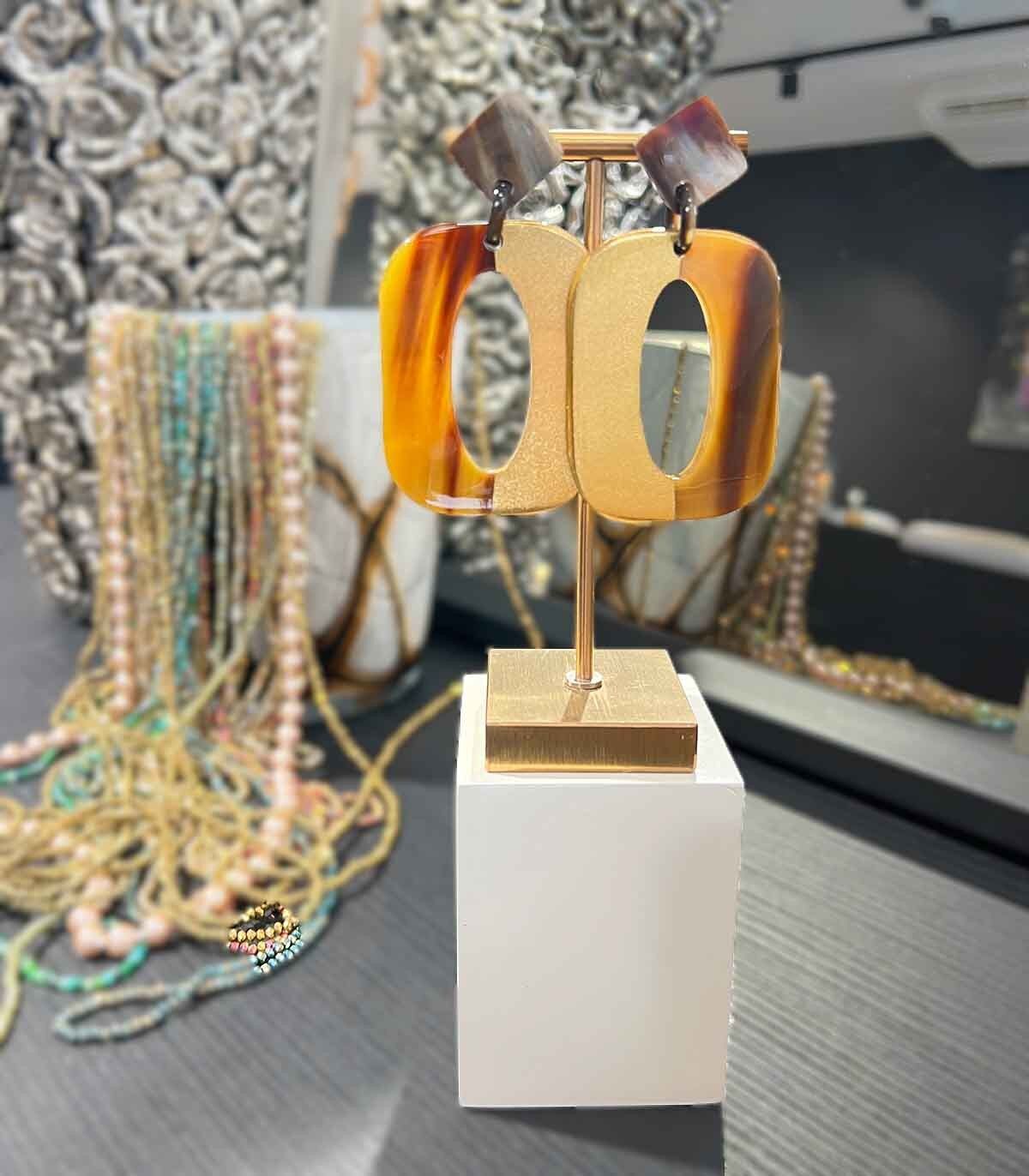 Achat Boucles d'oreilles en corne véritable et feuilles d'or - Doré en gros