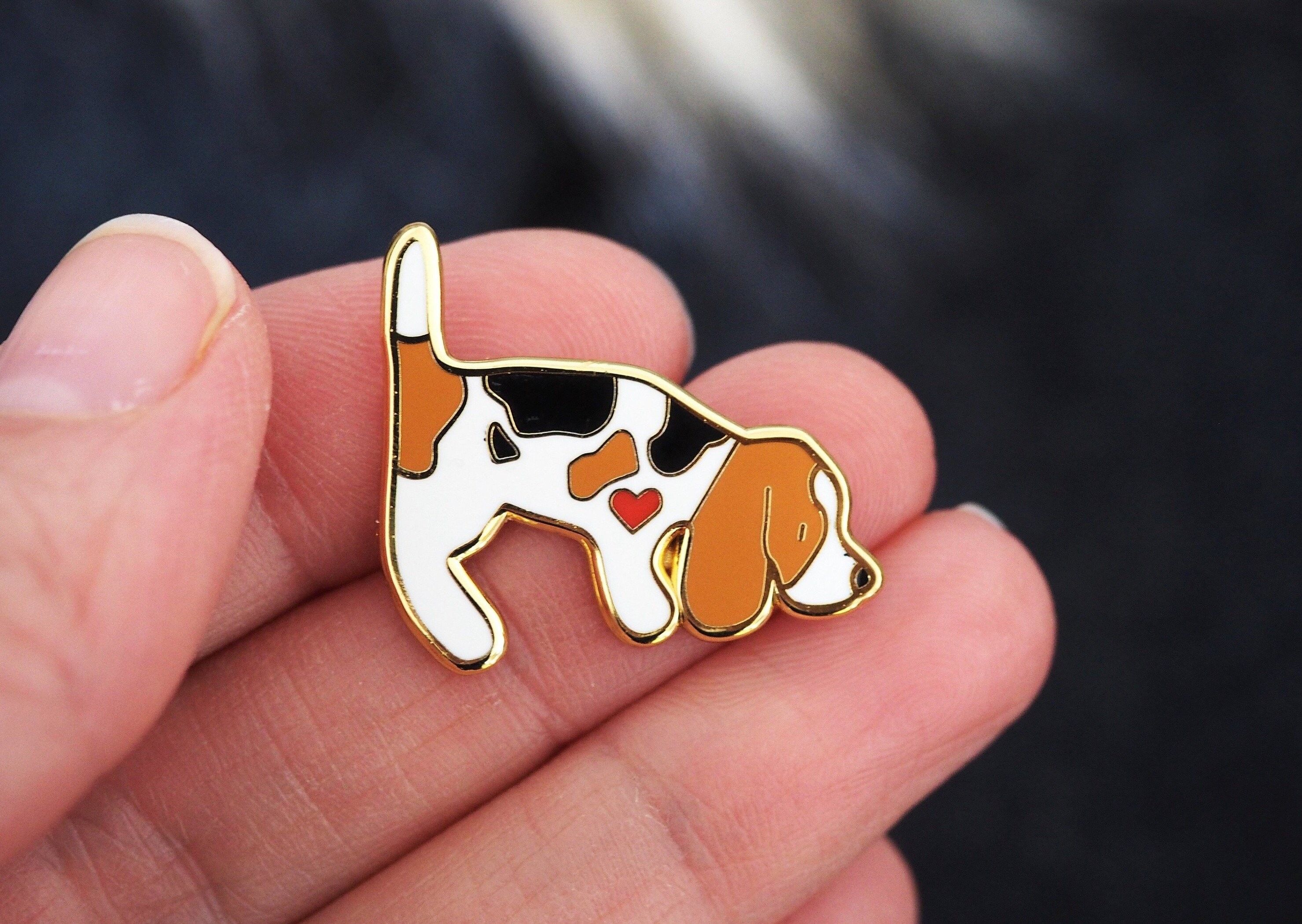 Achat Beagle Enamel Pin Badge - Sniffing Beagle - Tri Color - dos d ...